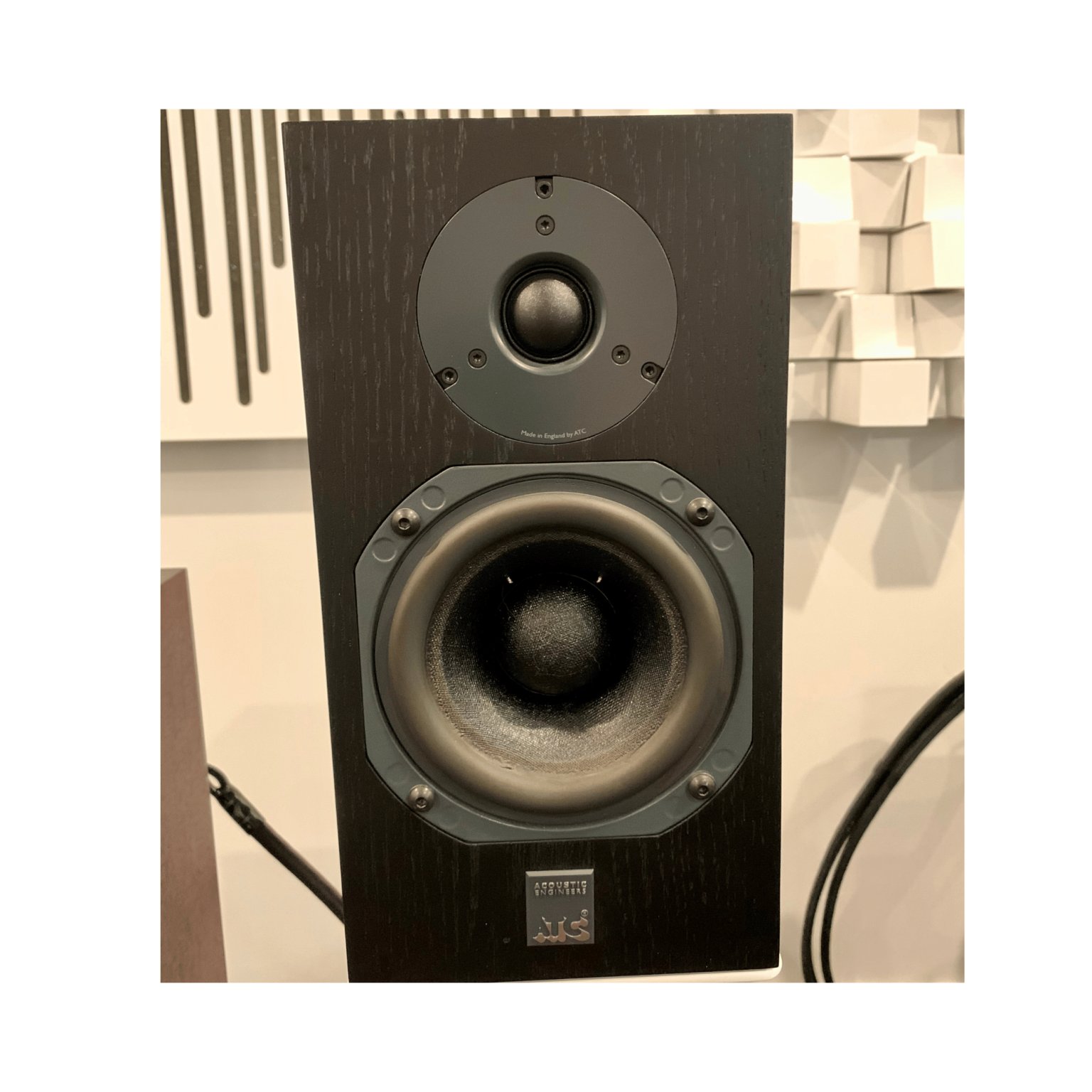 ATC SCM7 Bookshelf Speakers DEMO - The HiFi Attic
